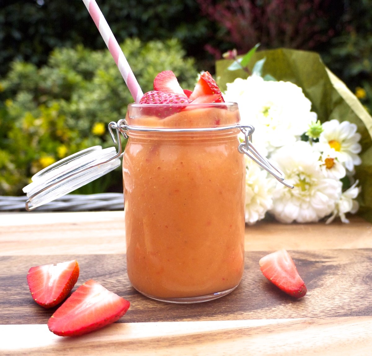 Mango-Strawberry Glow Smoothie - Rosanna Davison Nutrition Mango-Strawberry Glow Smoothie - Rosanna Davison Nutrition