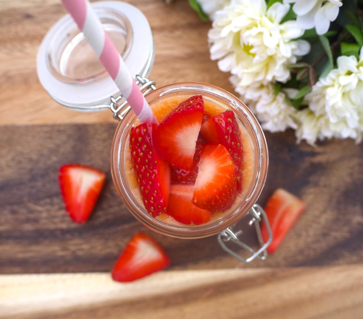 Mango-Strawberry Glow Smoothie - Rosanna Davison Nutrition Mango-Strawberry Glow Smoothie - Rosanna Davison Nutrition